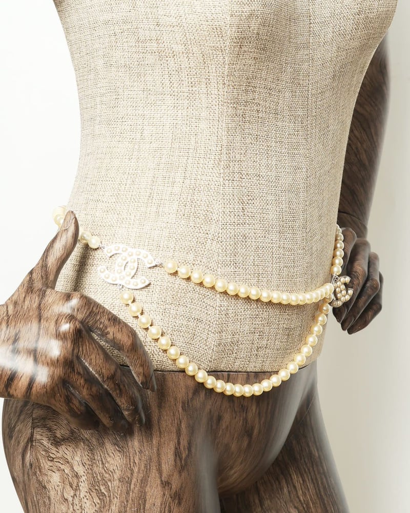 Vintage Chanel Pearl CC Double-Layer Belt - A Retro Tale