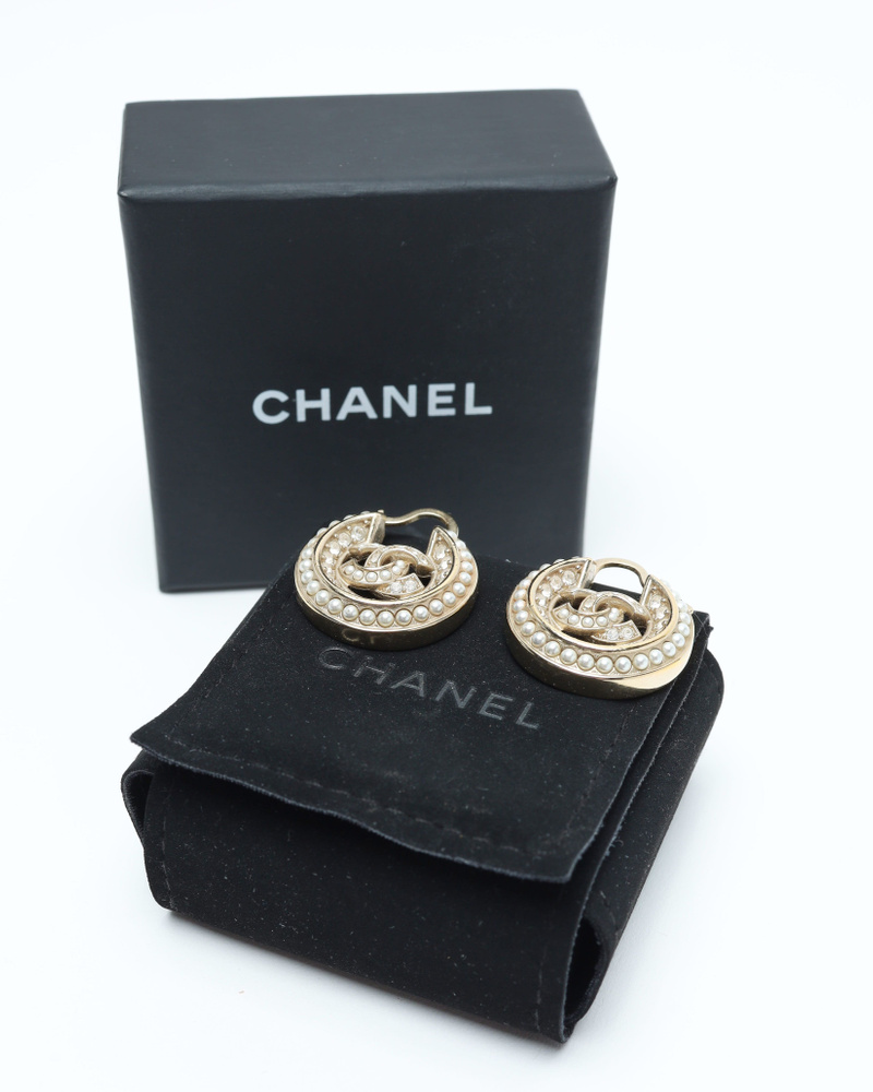Vintage Chanel CC Earrings - A Retro Tale - SB001165