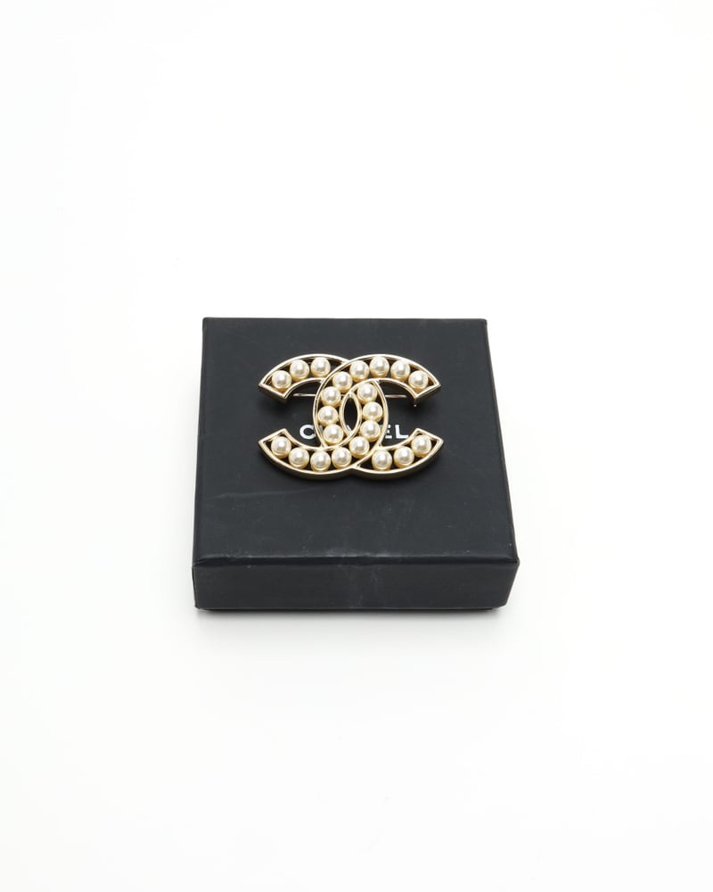 Vintage Chanel Coco Mark Pearl Brooch - A Retro Tale - K251008316872